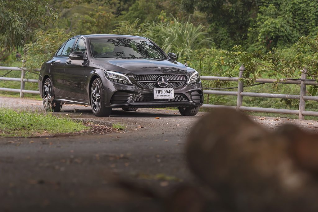 รีวิว ทดสอบ Mercedes-Benz C300e AMG Sport ยนตรกรรม Plug-in Hybrid