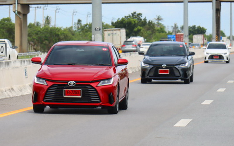 รีวิว ลองขับ All New Toyota Yaris Ativ อีโค คาร์ ซีดาน ตัวล่าสุดของทาง ...