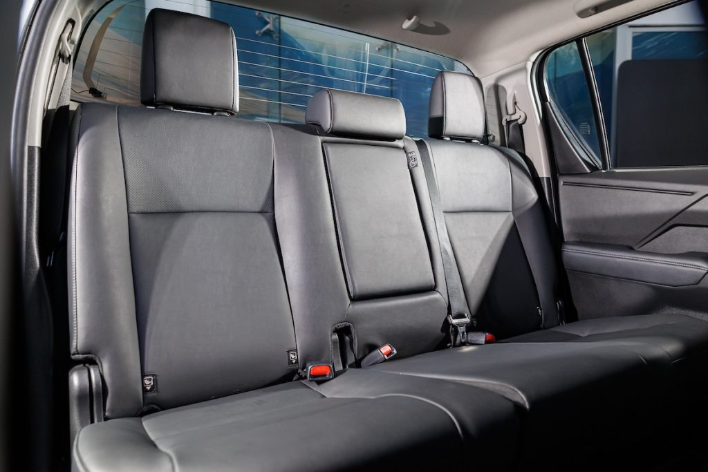 เปิดตัว Toyota Hilux Travo และ Travo-e ใหม่ 2025 — กระบะดีไซน์ใหม่ ...